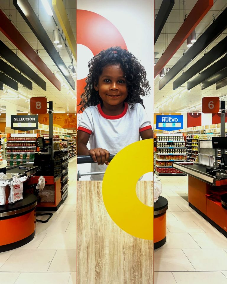 Merca Jumbo: Del hipermercado al barrio - CBA B+G